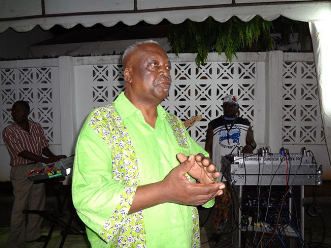 King Kiki: Linex, Bella wapo juu – Global Publishers