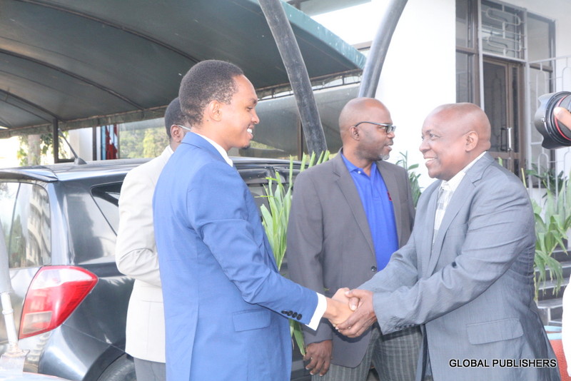 RC Ally Hapi Atembelea Ofisi za Global Group – Pichaz – Global Publishers