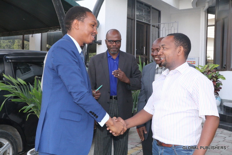 RC Ally Hapi Atembelea Ofisi za Global Group – Pichaz – Global Publishers