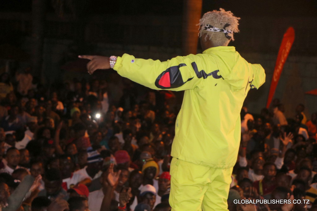 RAY VANNY AFUNIKA DAR LIVE IDD PILI (PICHA +VIDEO) ~ juu