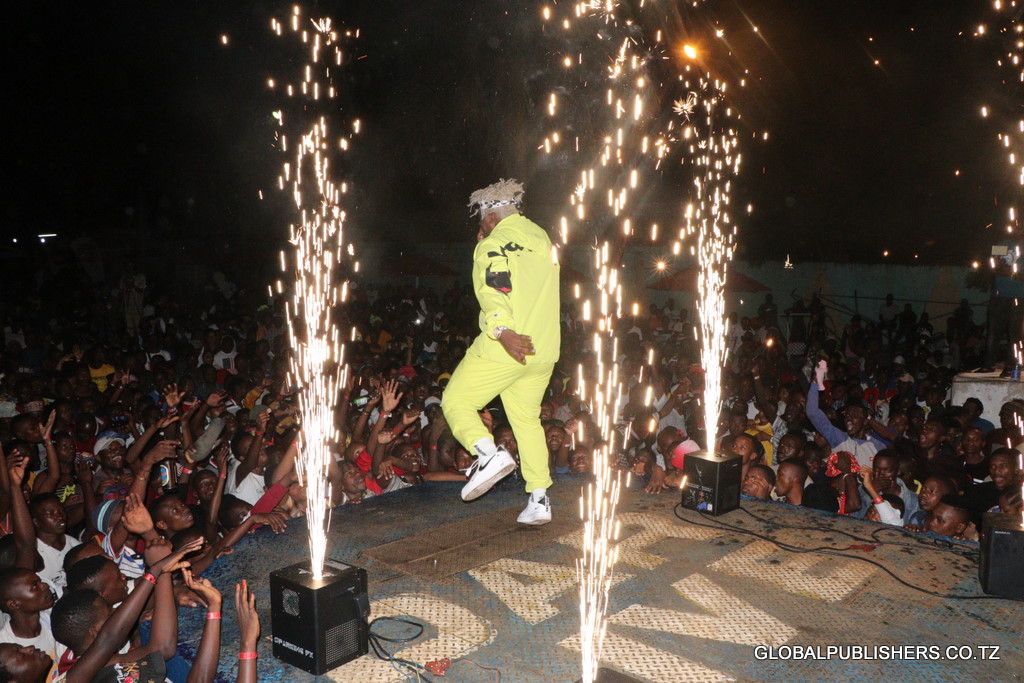 RAY VANNY AFUNIKA DAR LIVE IDD PILI (PICHA +VIDEO) ~ juu