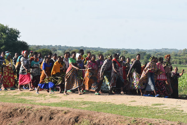 Pumbulu: Mila ya Kisukuma Baada ya Mwanamke Kufariki Akijifungua ...