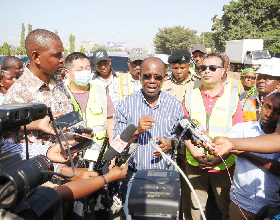 Prof. Mbarawa Aruhusu Magari Kupita Barabara ya Juu Chang’ombe – Global ...