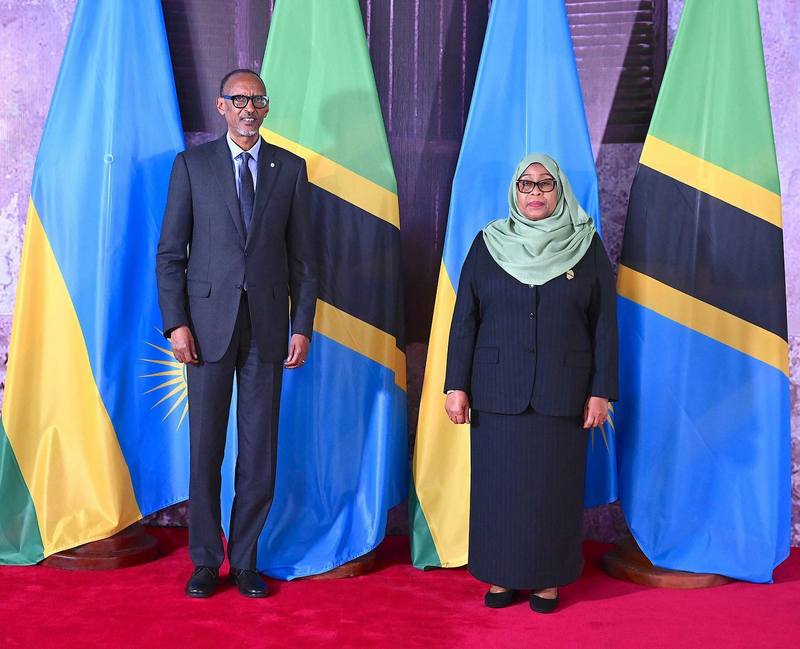 Rais Samia Ampokea Rais Kagame Ikulu Dar, Apigiwa Ngoma Za Asili ...