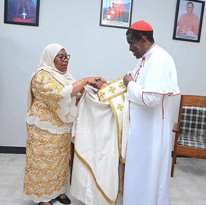 Rais wa Samia Amtembelea Kardinali Rugambwa Mkoani Tabora – Picha ...