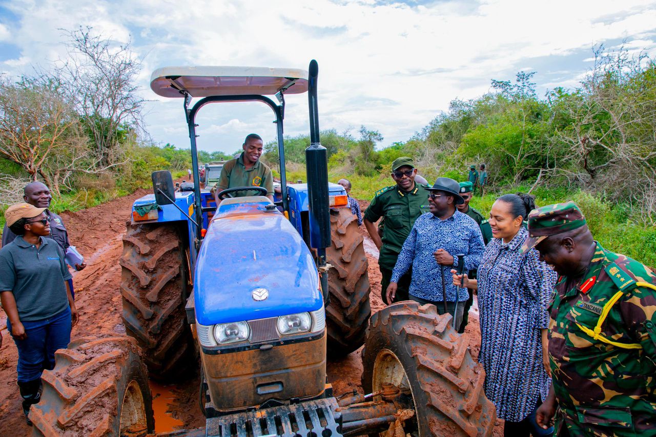 Waziri wa Maliasili na Utalii Angellah Kairuki na Katibu Wake Dkt ...