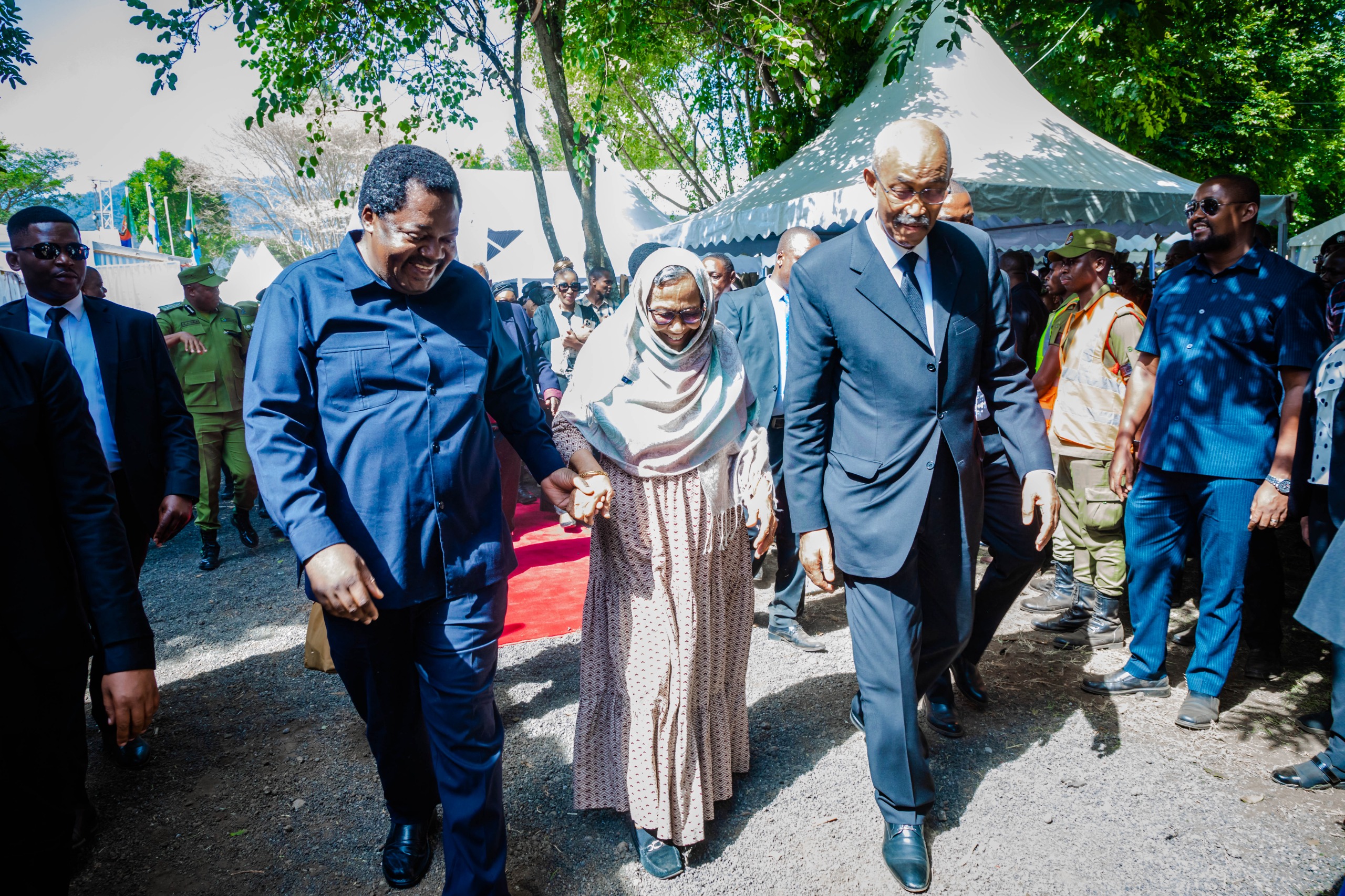 Nchimbi Amtakia Heri Miaka 93 Mama Fatma Karume, Wateta Msibani Kwa ...