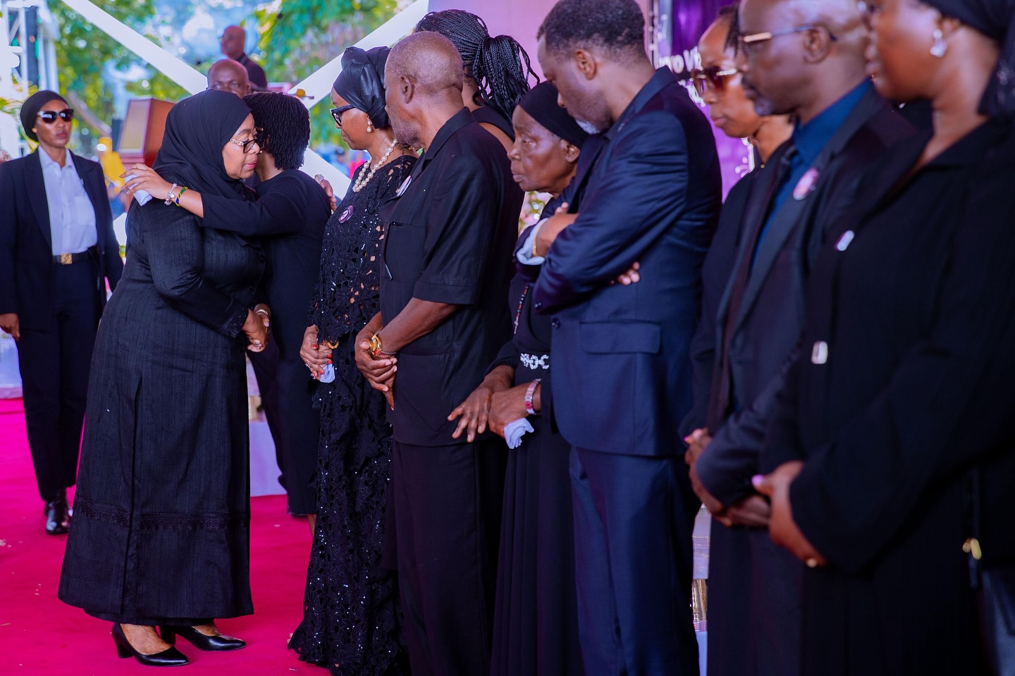 Rais Samia Aongoza Waombolezaji Kuaga mwili wa Marehemu Lawrence Mafuru ...