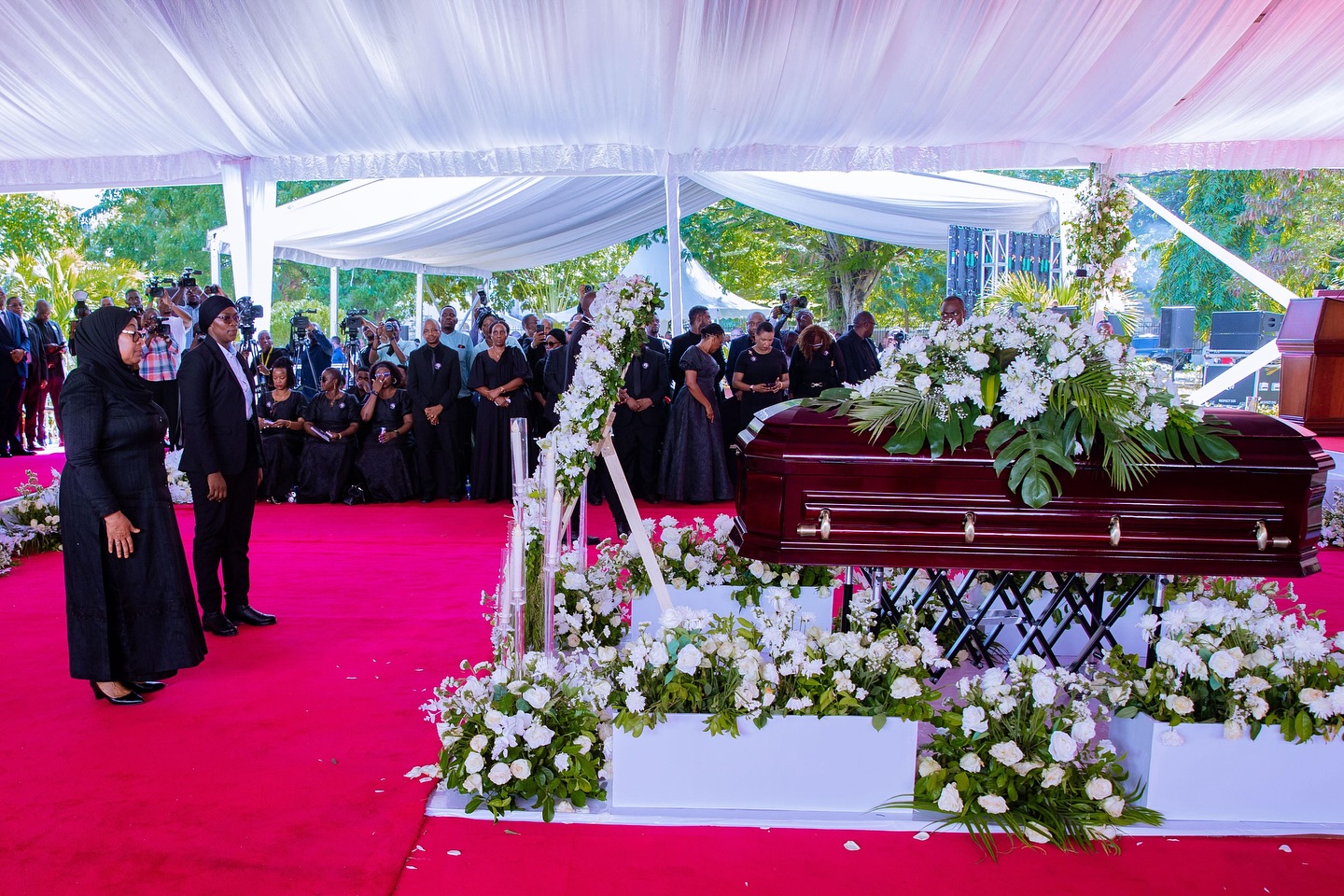 Rais Samia Aongoza Waombolezaji Kuaga mwili wa Marehemu Lawrence Mafuru ...