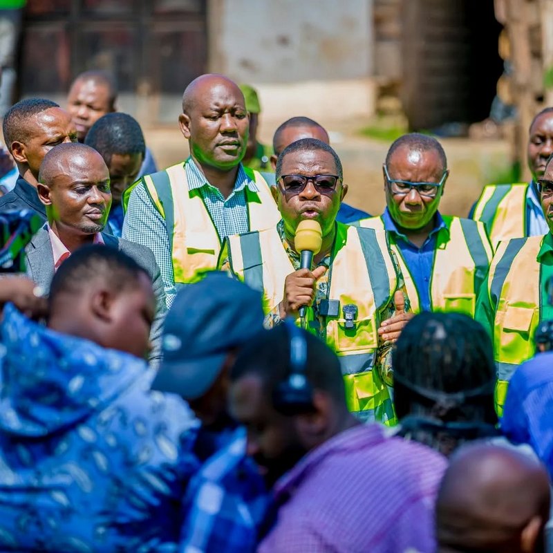 Makonda Amfyatua Mrisho Gambo Mbele ya Waziri “Usitafute Umaarufu Mbele ...