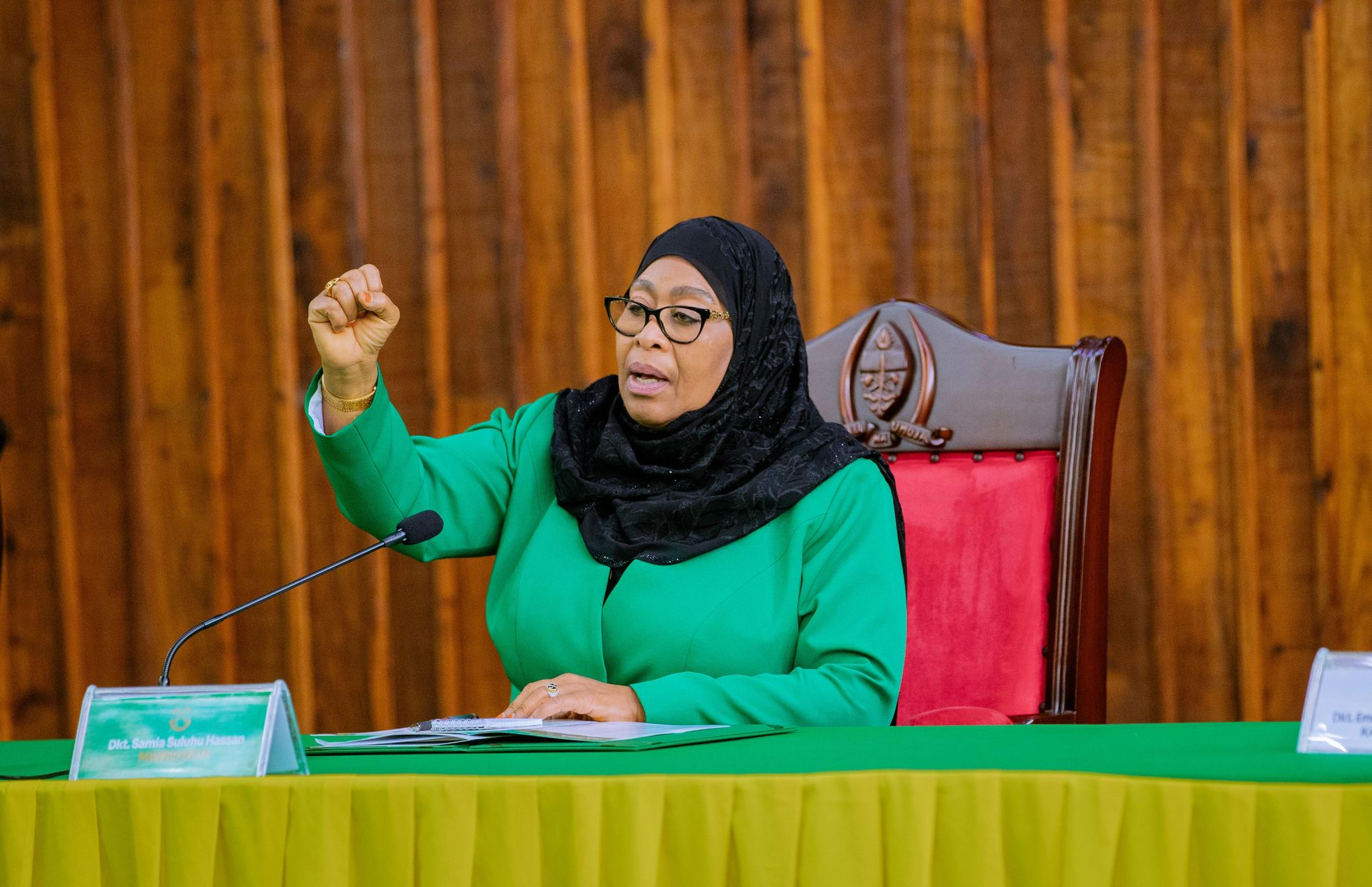 Rais Samia Aongoza Kikao cha Dharura cha Halmashauri Kuu ya CCM Taifa ...