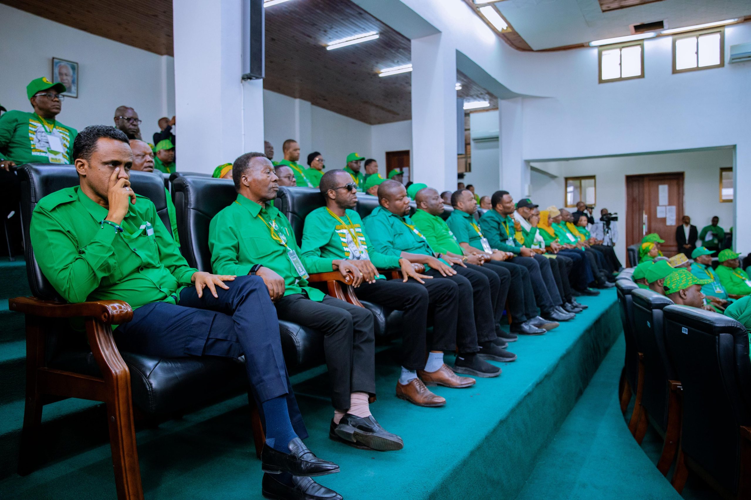 Rais Samia Aongoza Kikao cha Dharura cha Halmashauri Kuu ya CCM Taifa ...