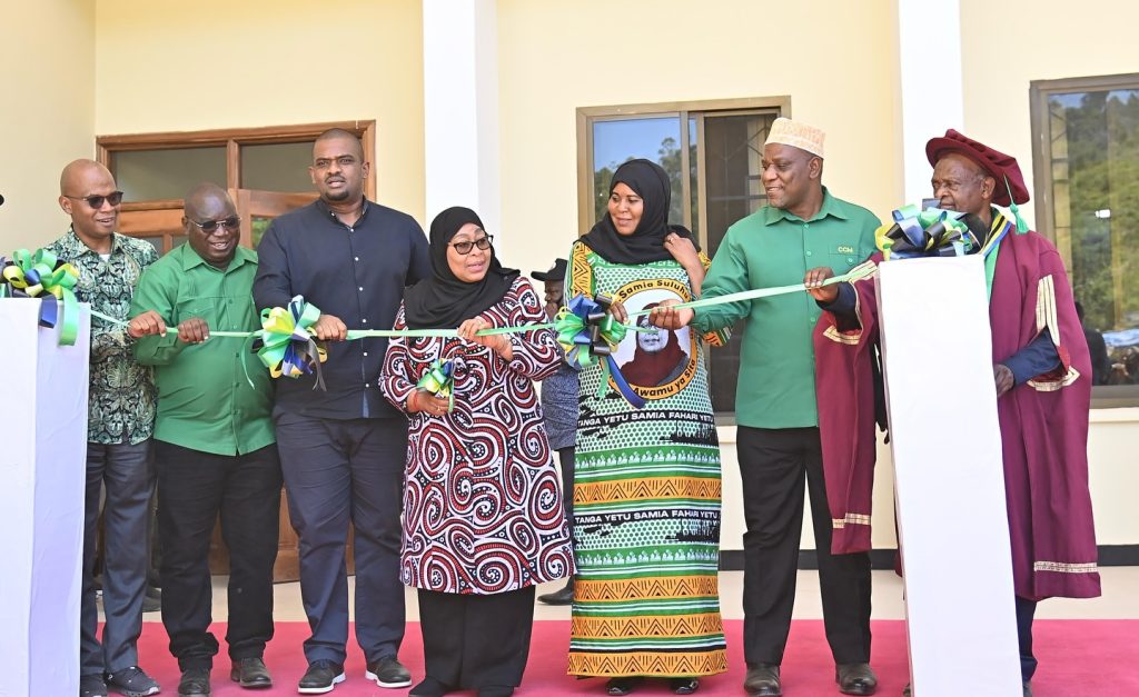 Rais Dkt. Samia Afungua Jengo La Halmashauri Ya Bumbuli-Lushoto (Picha ...