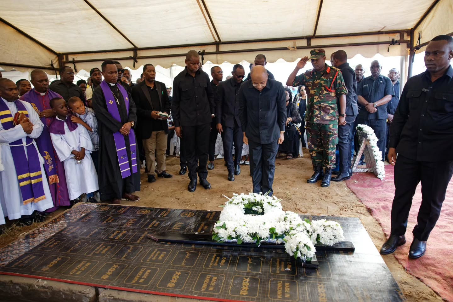 Rais wa Zanzibar Dkt. Mwinyi Ashiriki Maziko ya Charles Martin Hilary ...