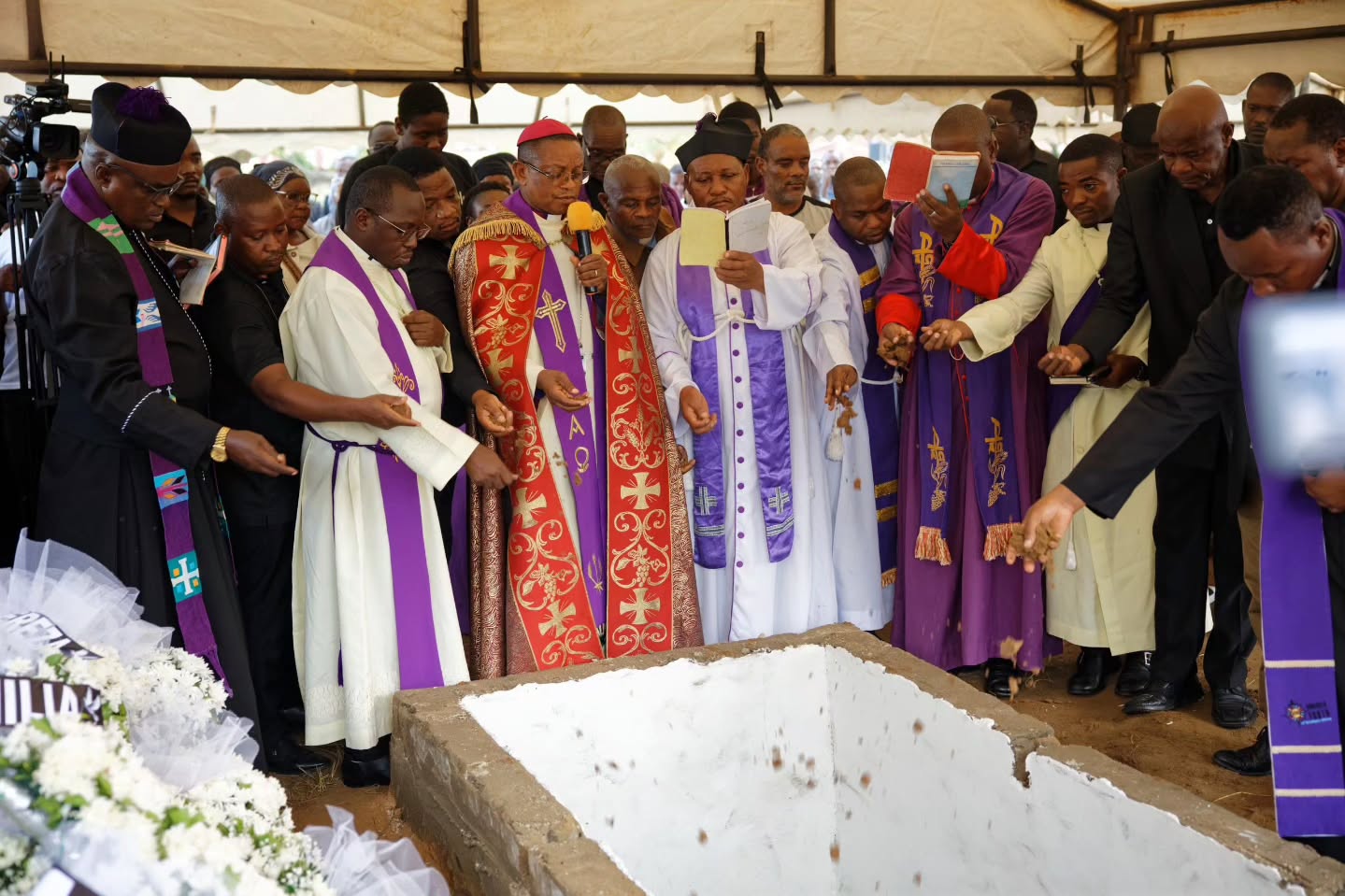 Rais wa Zanzibar Dkt. Mwinyi Ashiriki Maziko ya Charles Martin Hilary ...