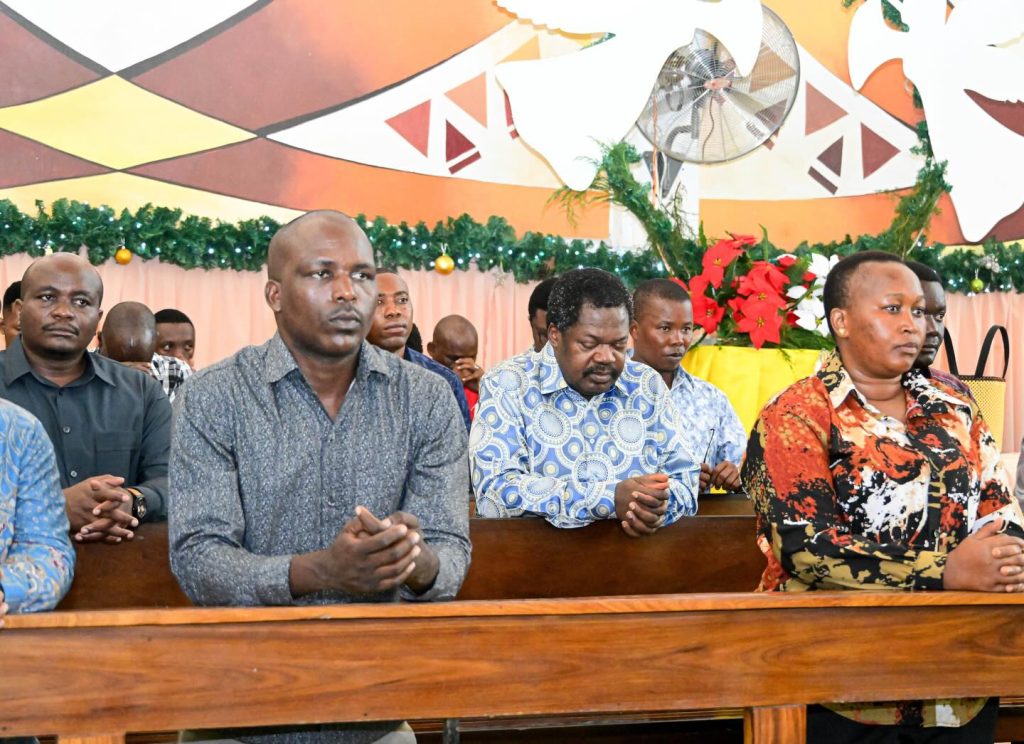 Makamu wa Rais Nchimbi Aadhimisha Krismasi Parokia ya Mt. Petro ...