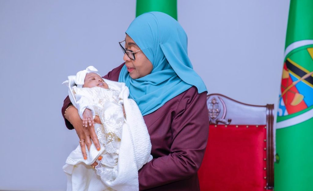 Rais Samia Amuasili Mtoto Mchanga Aliyetelekezwa Tabora – Video ...